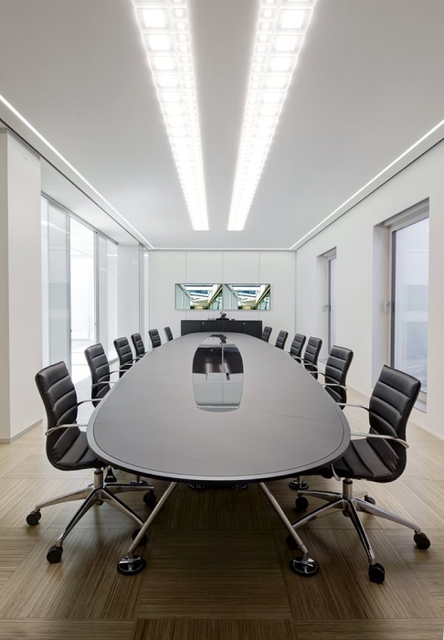 Arredi per sala riunioni di alto livello. tavoli meeting Tecno a ...